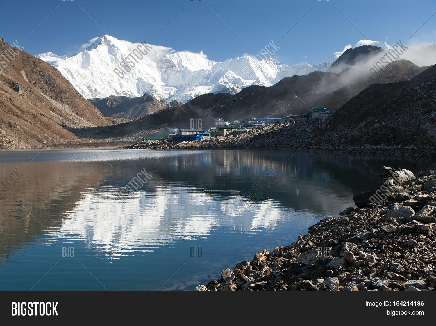 View Mount Cho Oyu Image & Photo (Free Trial) | Bigstock