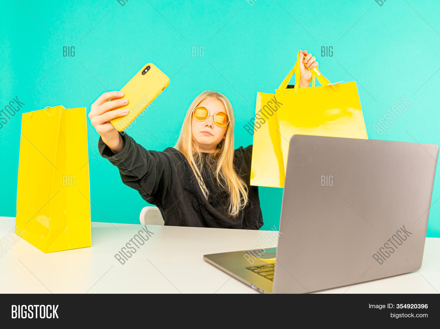 Little Girl Blogger Image & Photo (Free Trial) | Bigstock