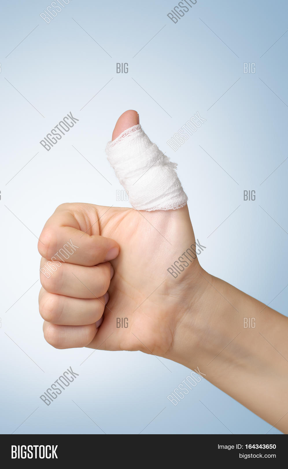 Injured Painful Finger Image & Photo (Free Trial) | Bigstock