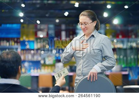 Waitress Gets Tip Image & Photo (Free Trial) | Bigstock