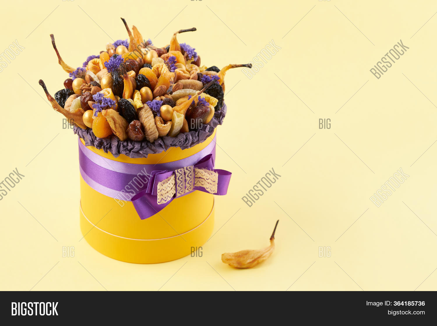 Yellow Box Bunch Dried Image & Photo (Free Trial) | Bigstock
