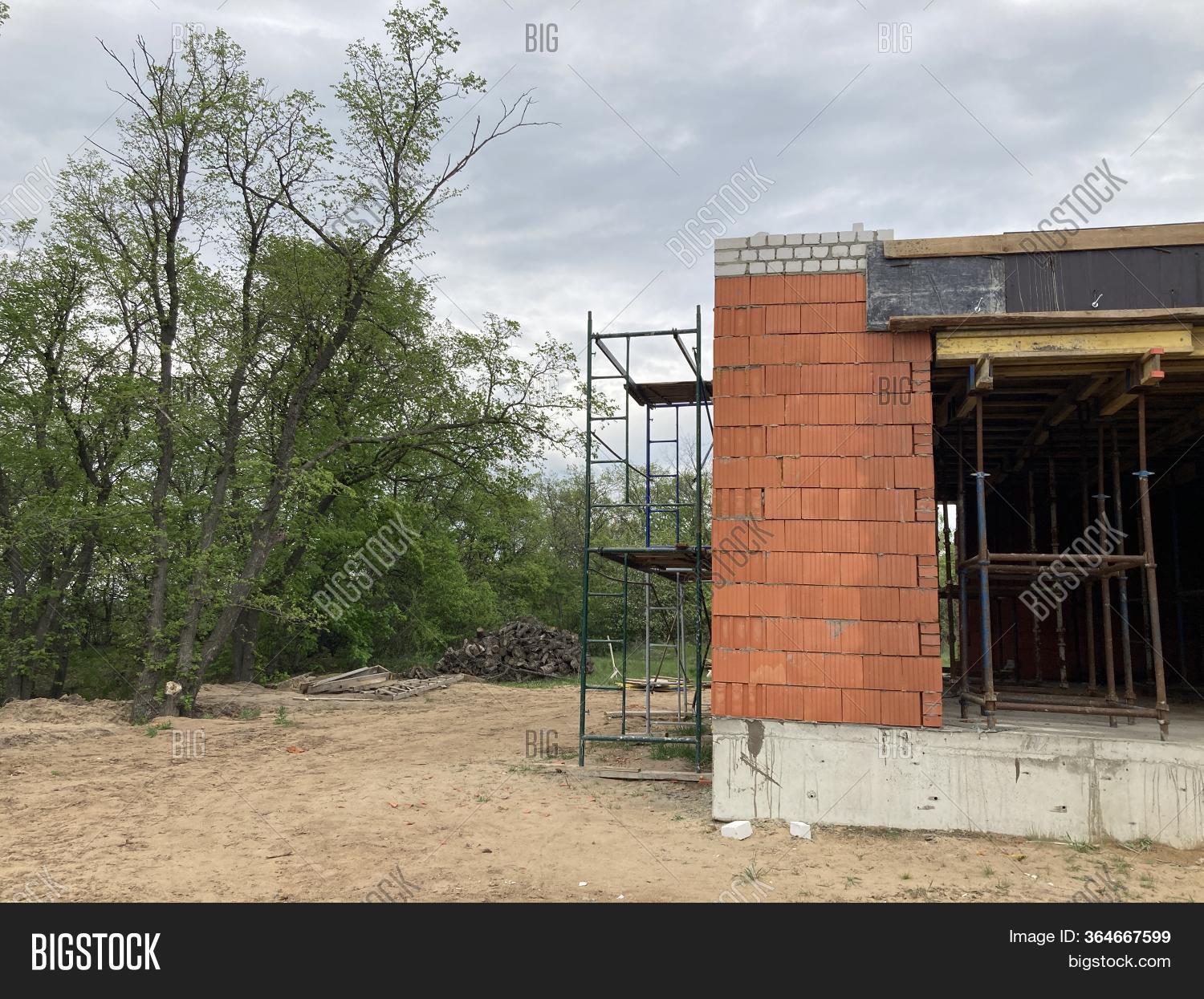 Close Unfinished House Image & Photo (Free Trial) | Bigstock