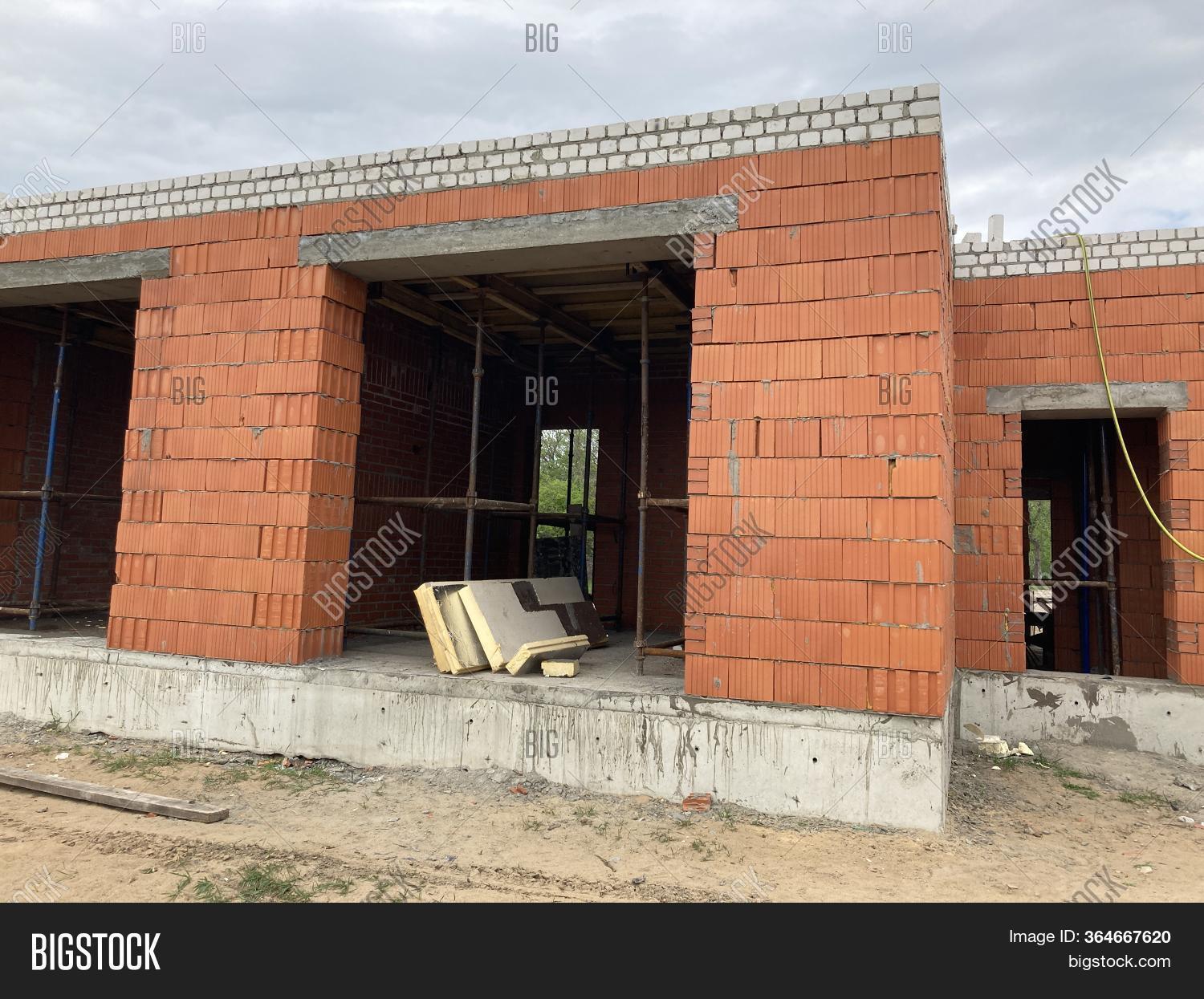 Close Unfinished House Image & Photo (Free Trial) | Bigstock