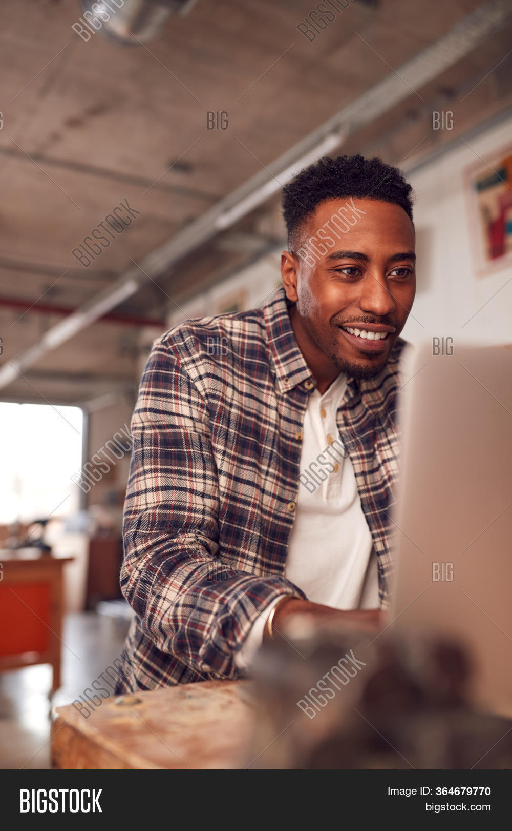 Male Carpenter Image & Photo (Free Trial) | Bigstock