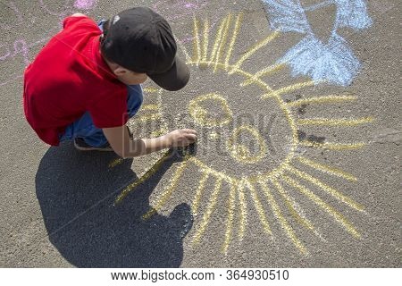 Boy Draws Chalk On Image & Photo (Free Trial) | Bigstock
