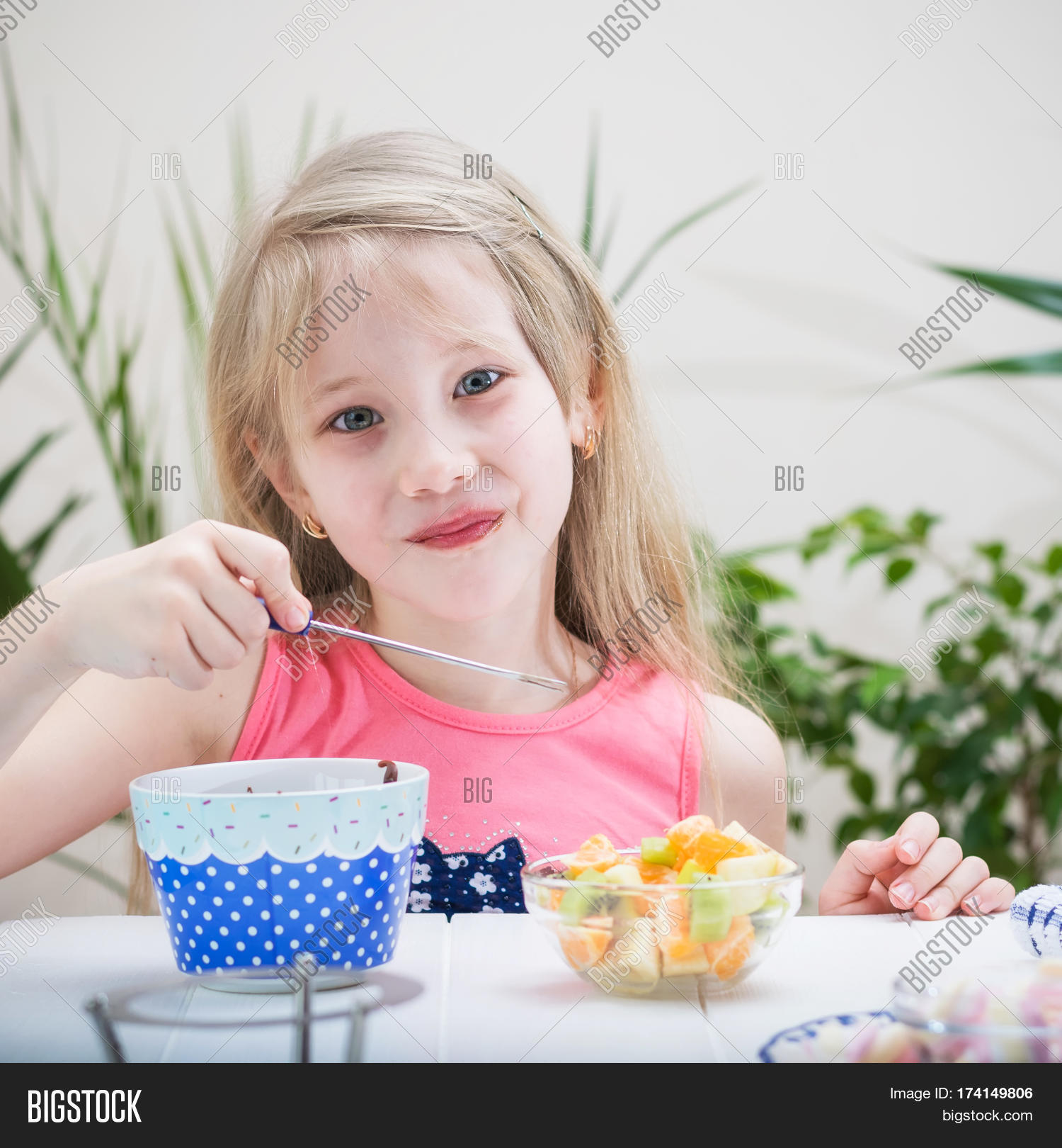 Little Girl Preparing Image & Photo (Free Trial) | Bigstock