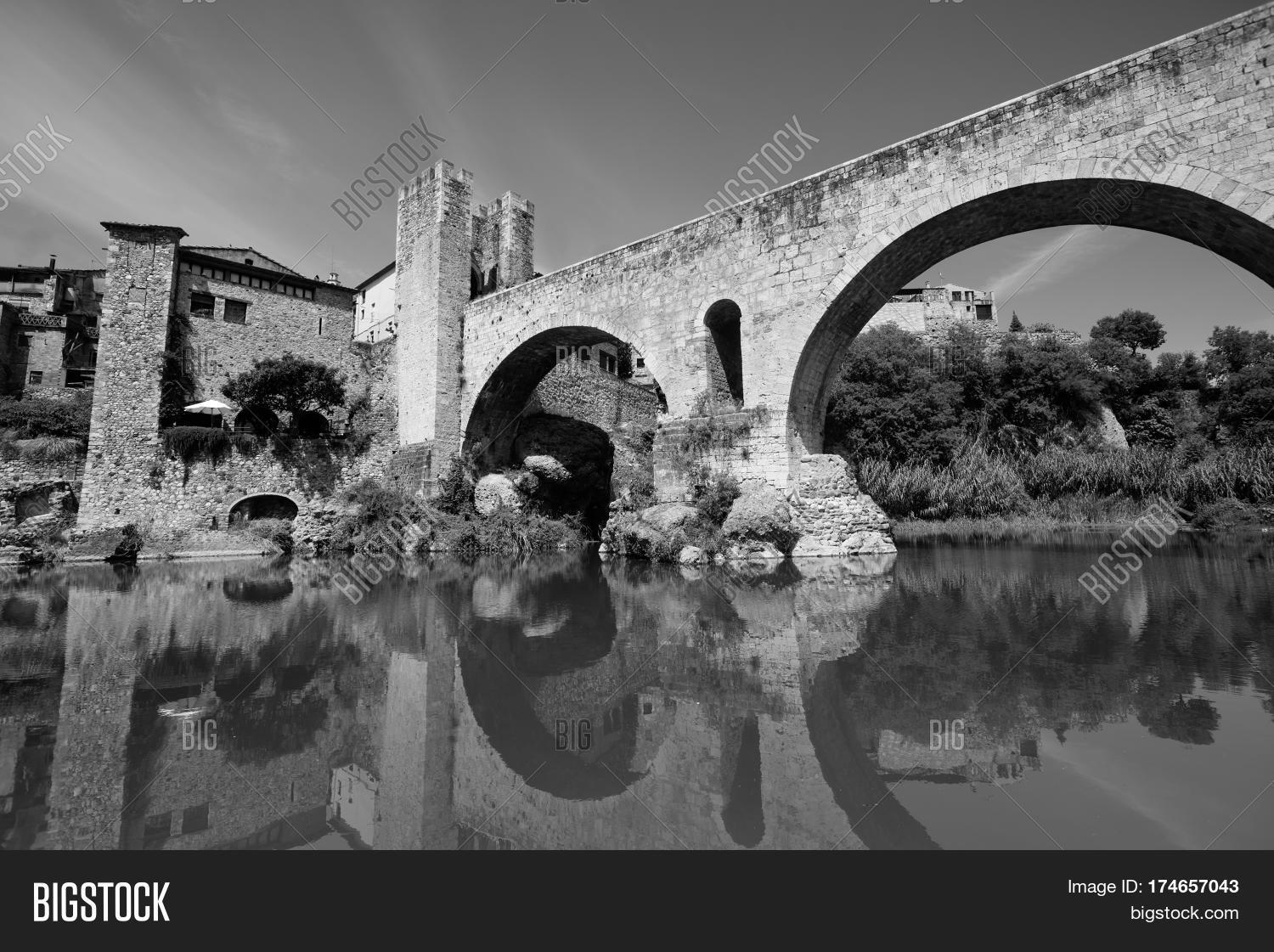 Medieval Bridge Emblem Image & Photo (Free Trial) | Bigstock