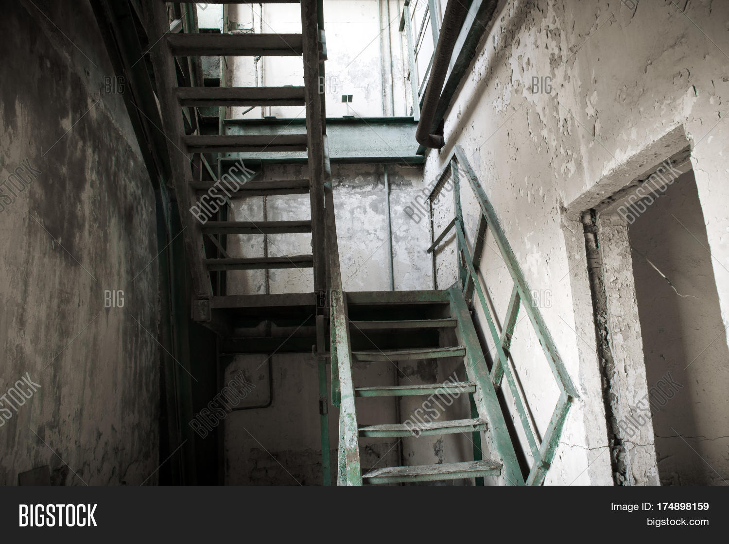 Old Rusty Metal Ladder Image & Photo (Free Trial) | Bigstock