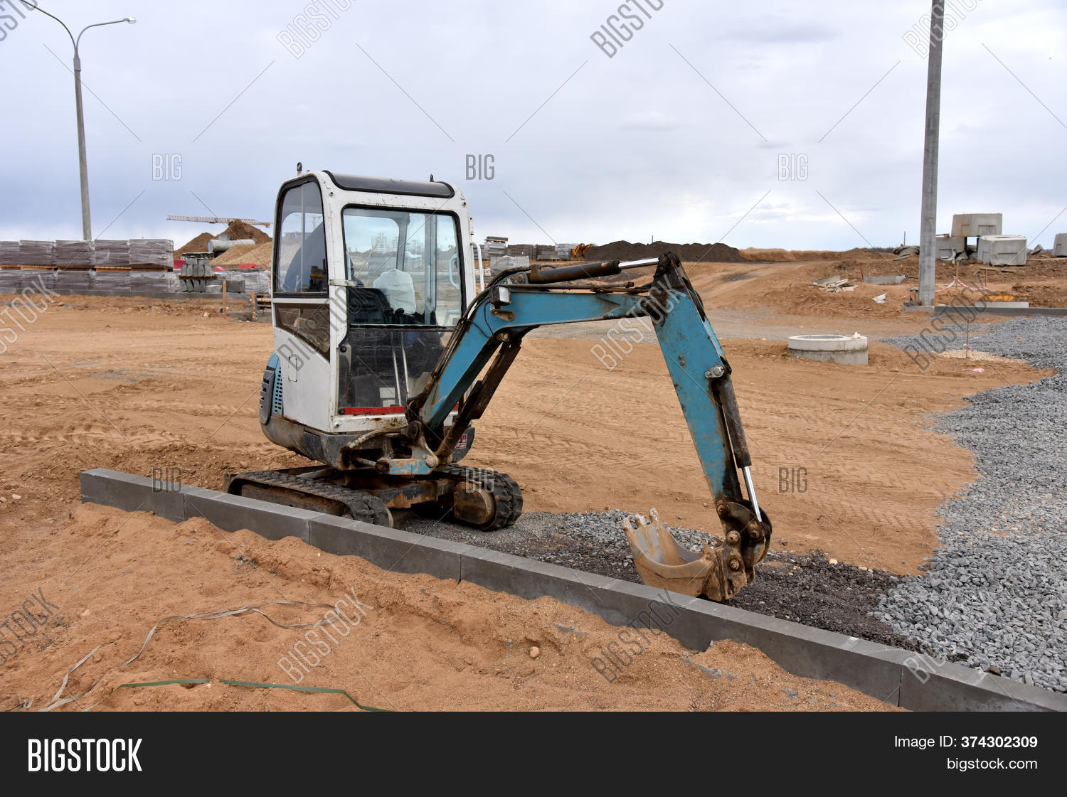 Mini Excavator Digg Image & Photo (Free Trial) | Bigstock