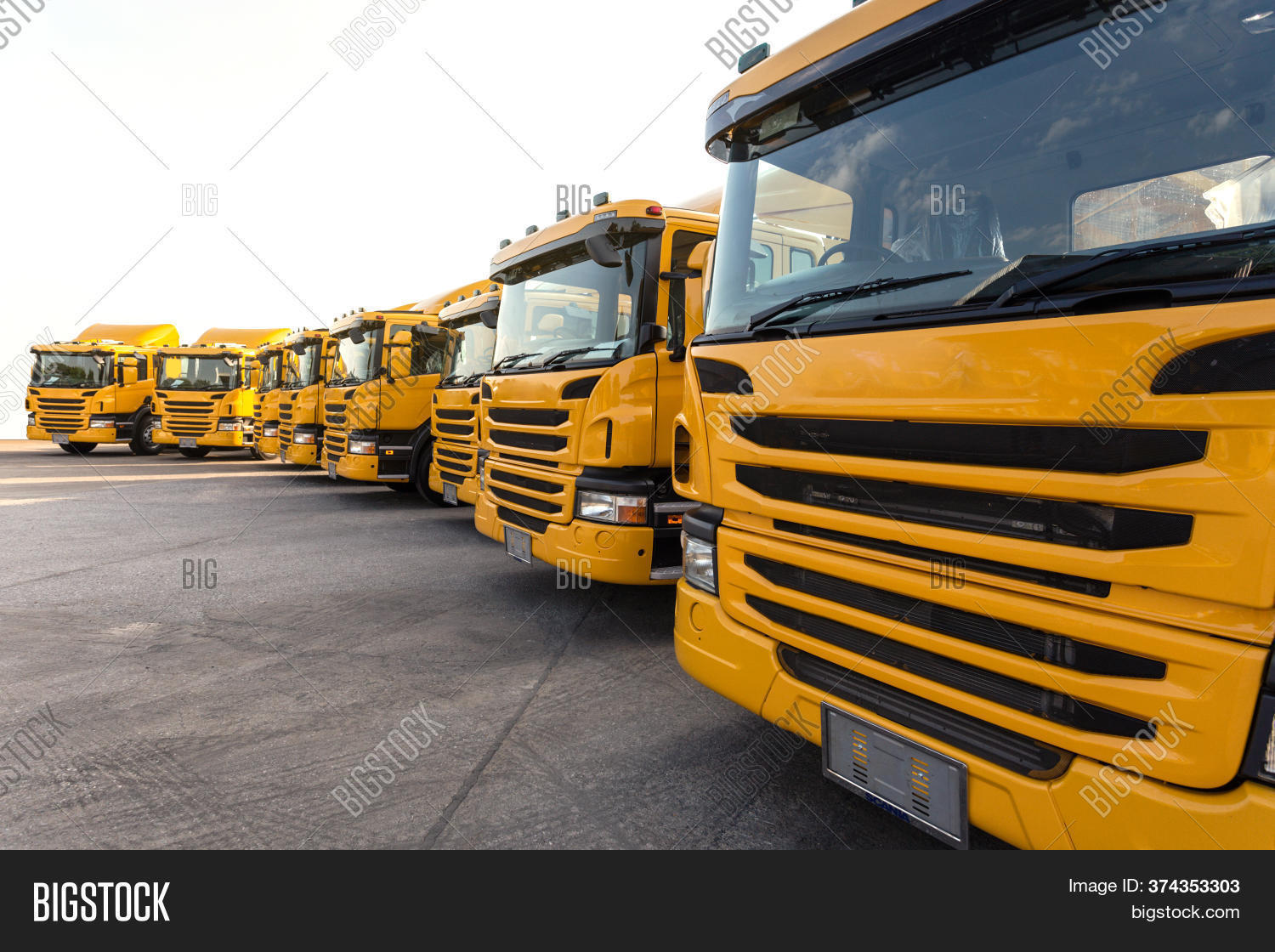New Yellow Trailer Image & Photo (Free Trial) | Bigstock