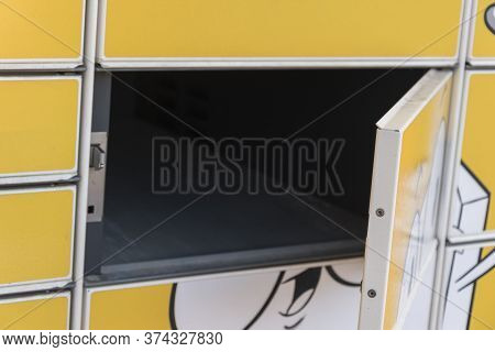 Open Box Inpost Parcel Image & Photo (Free Trial) | Bigstock