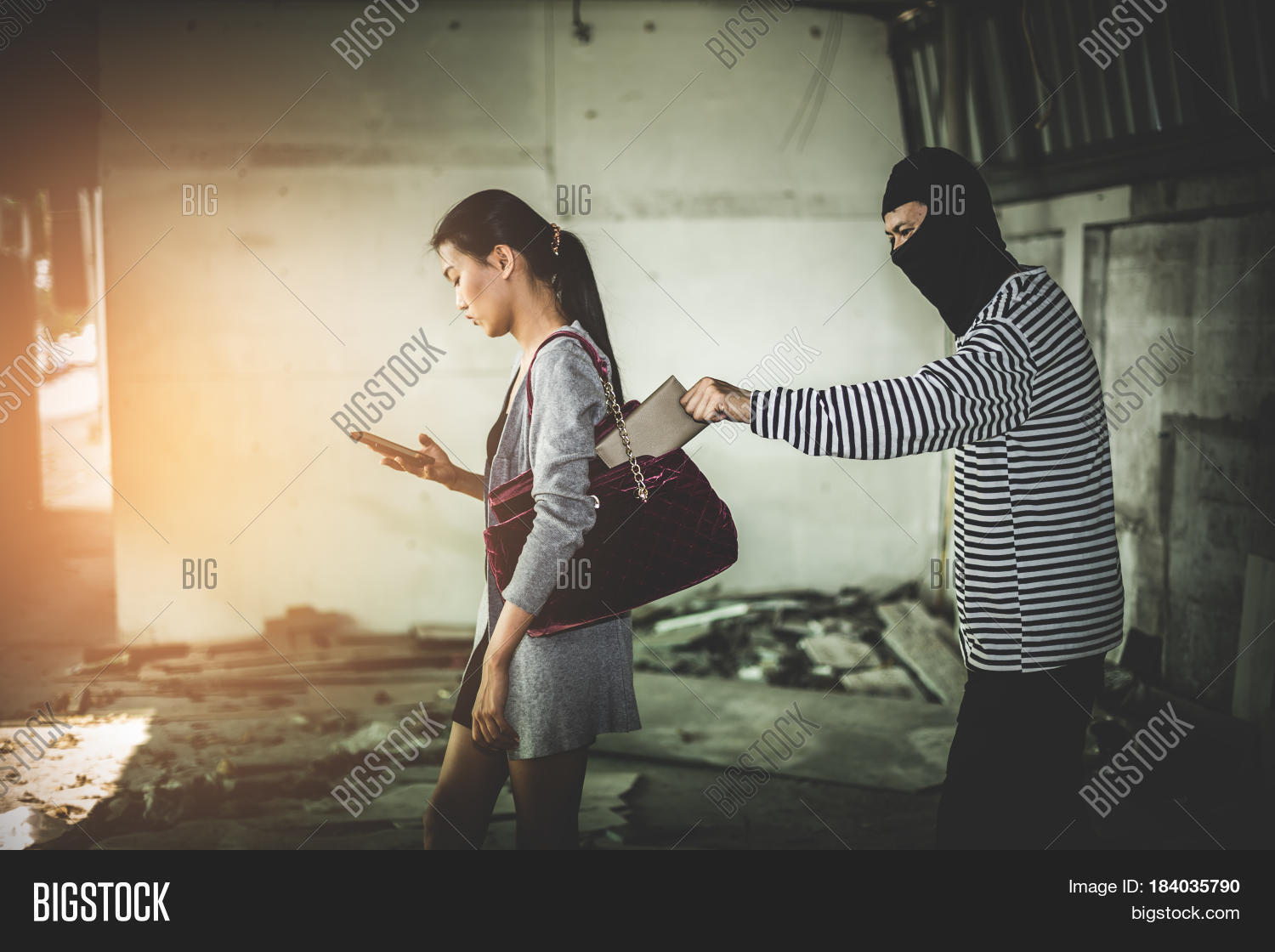 Thief Stealing Wallet Image & Photo (Free Trial) | Bigstock