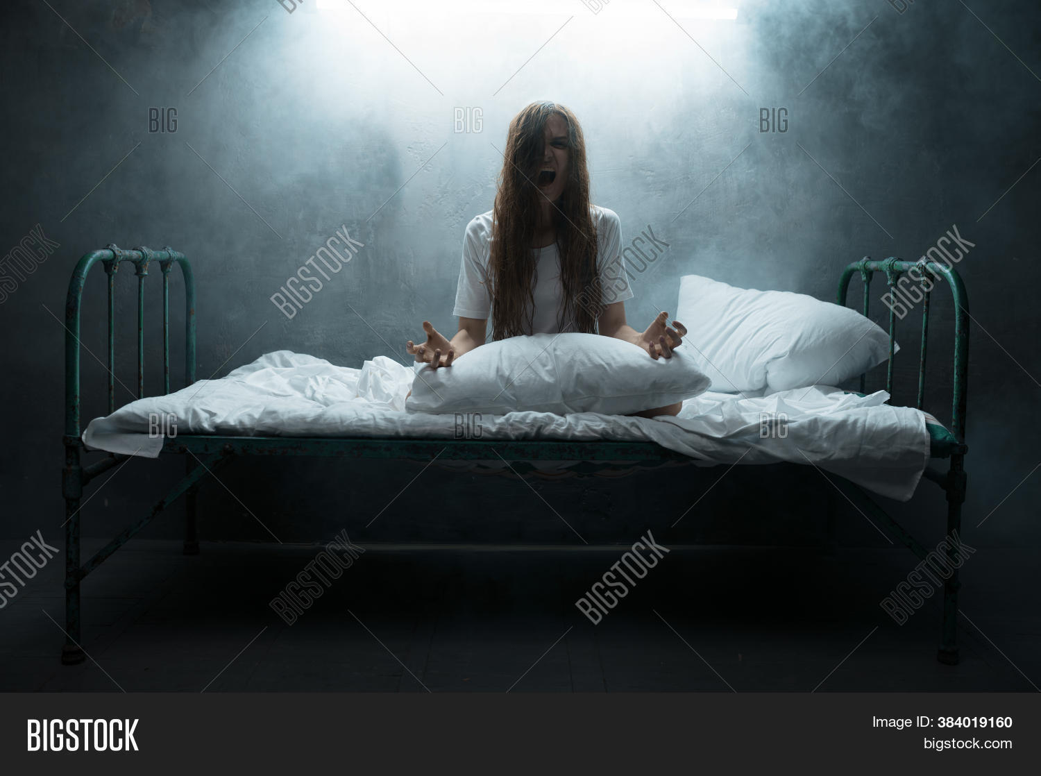 Psycho Woman Screams Image & Photo (Free Trial) | Bigstock