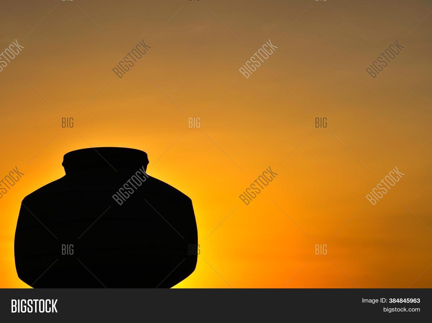 Close Shot Earthen Pot Image & Photo (Free Trial) | Bigstock