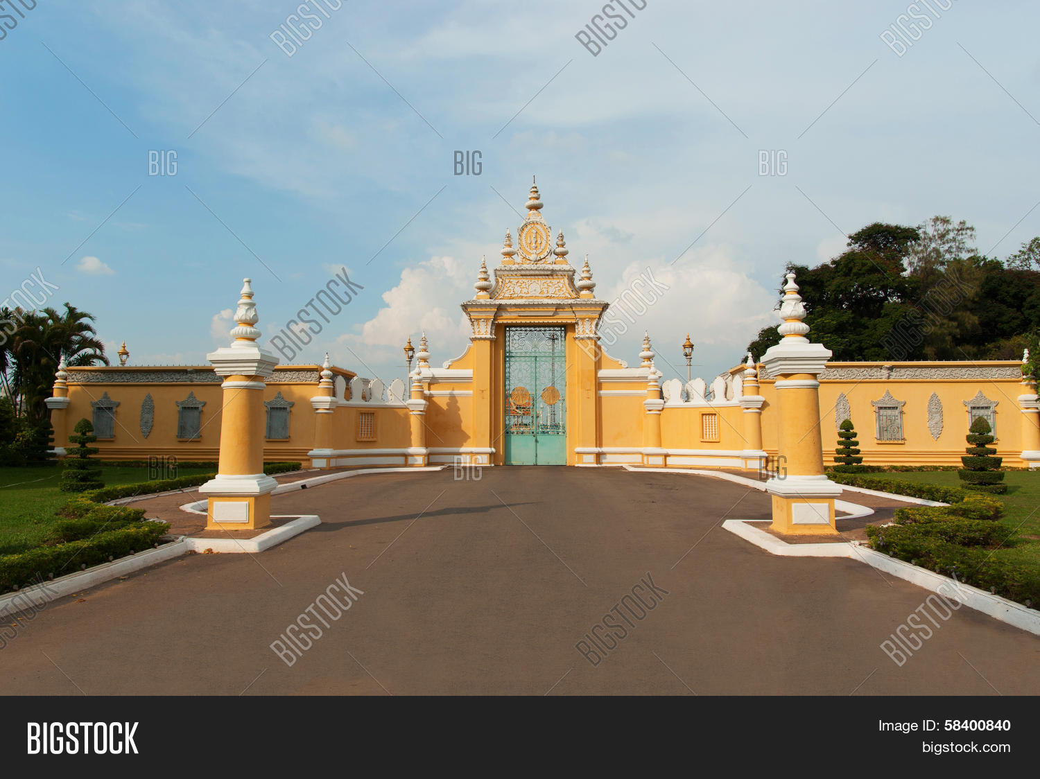 Main Gate Royal Palace Image & Photo (Free Trial) | Bigstock