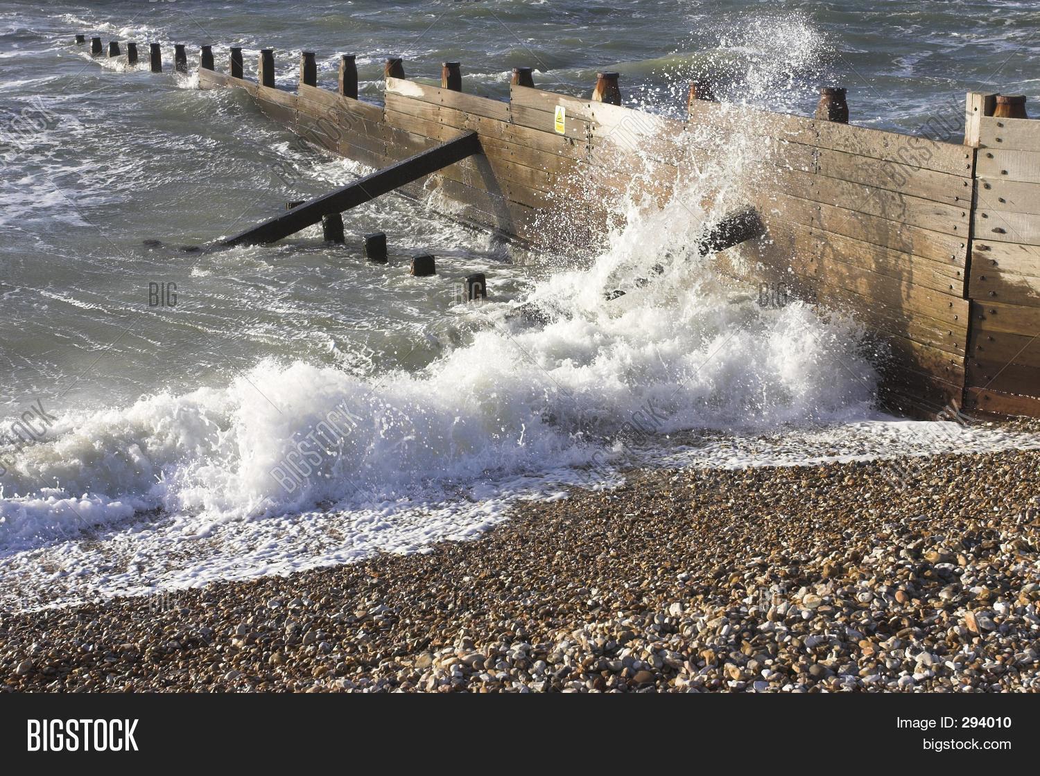 Ruwe Zee afbeelding en foto (gratis proefversie) | Bigstock