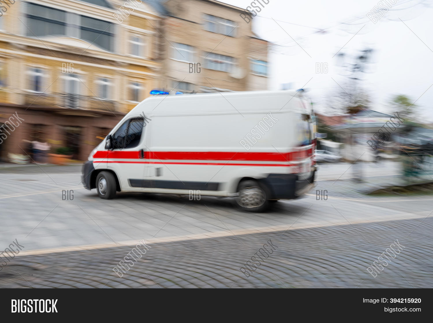 Ambulance Responding Image & Photo (Free Trial) | Bigstock