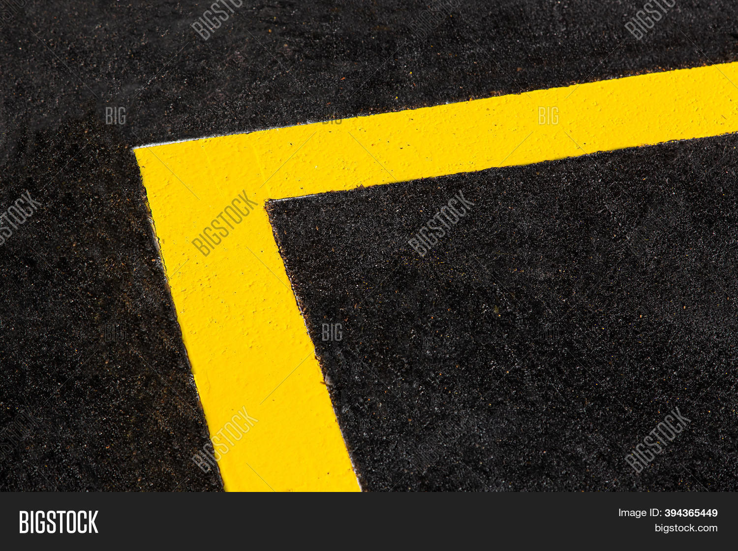 Yellow Markings Angle Image & Photo (Free Trial) | Bigstock