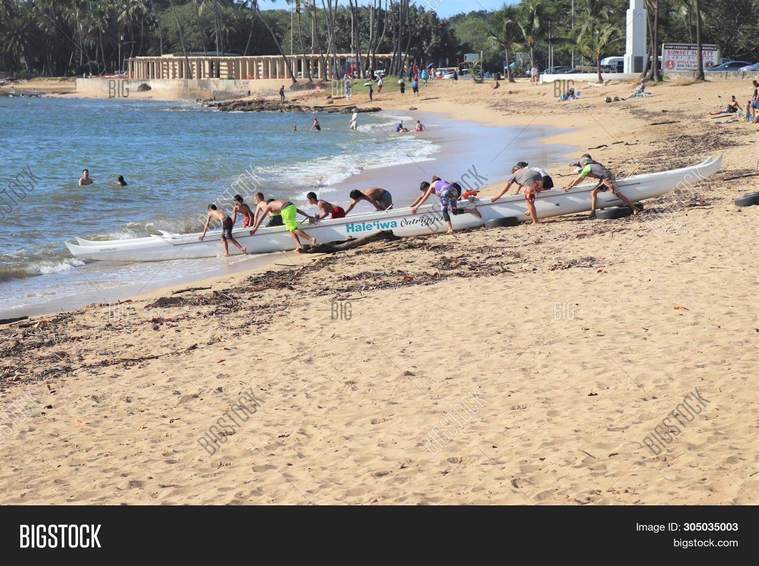 Oahu Hawaii 430 Image And Photo Free Trial Bigstock