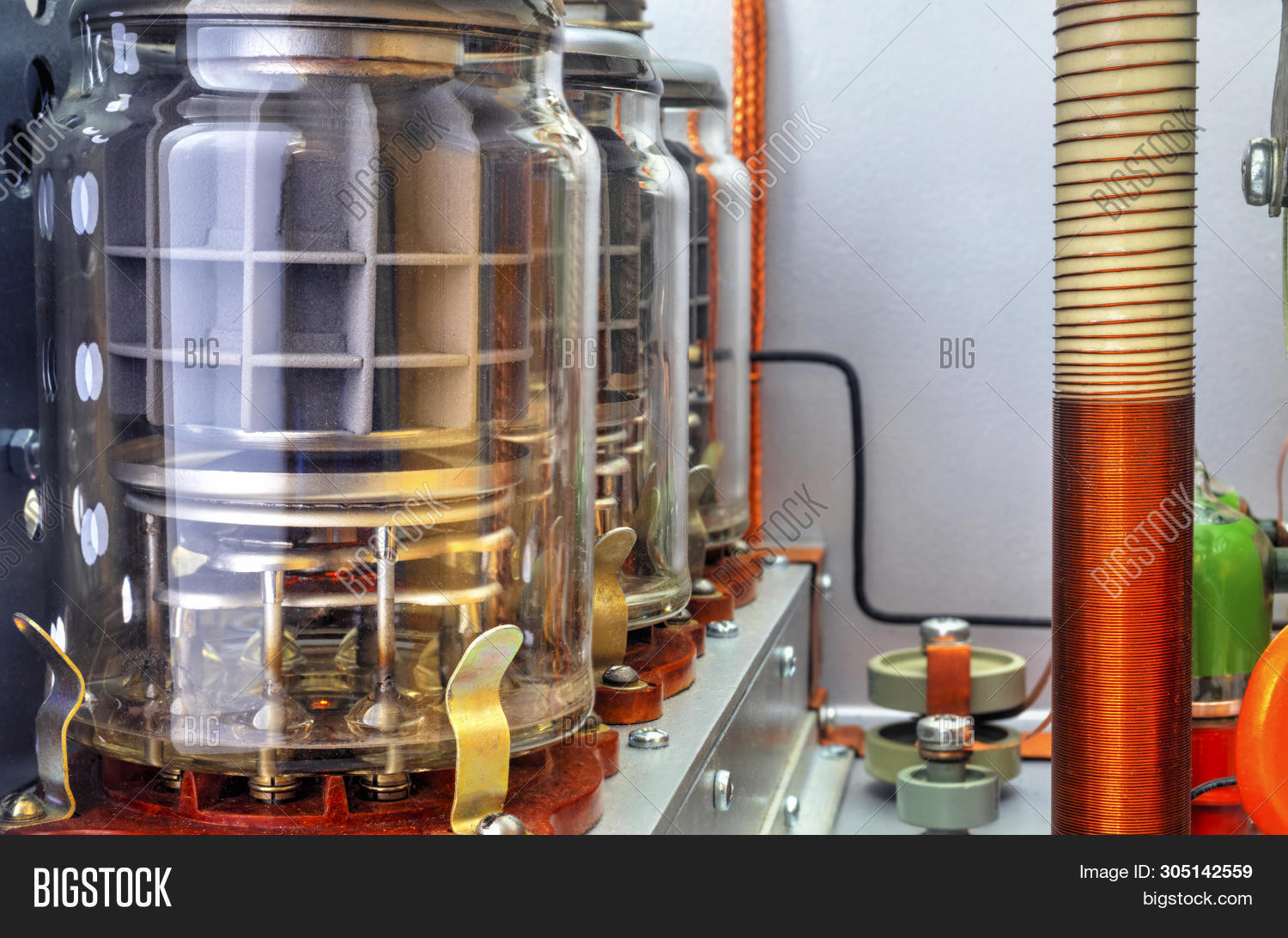 Vacuum Tubes Shortwave Image & Photo (Free Trial) | Bigstock
