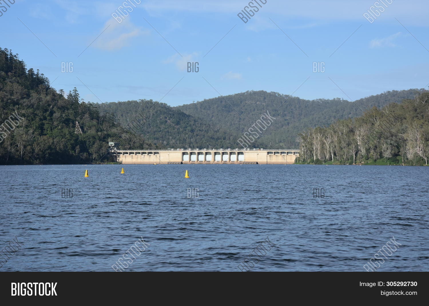 Somerset Dam Mass Image & Photo (Free Trial) | Bigstock