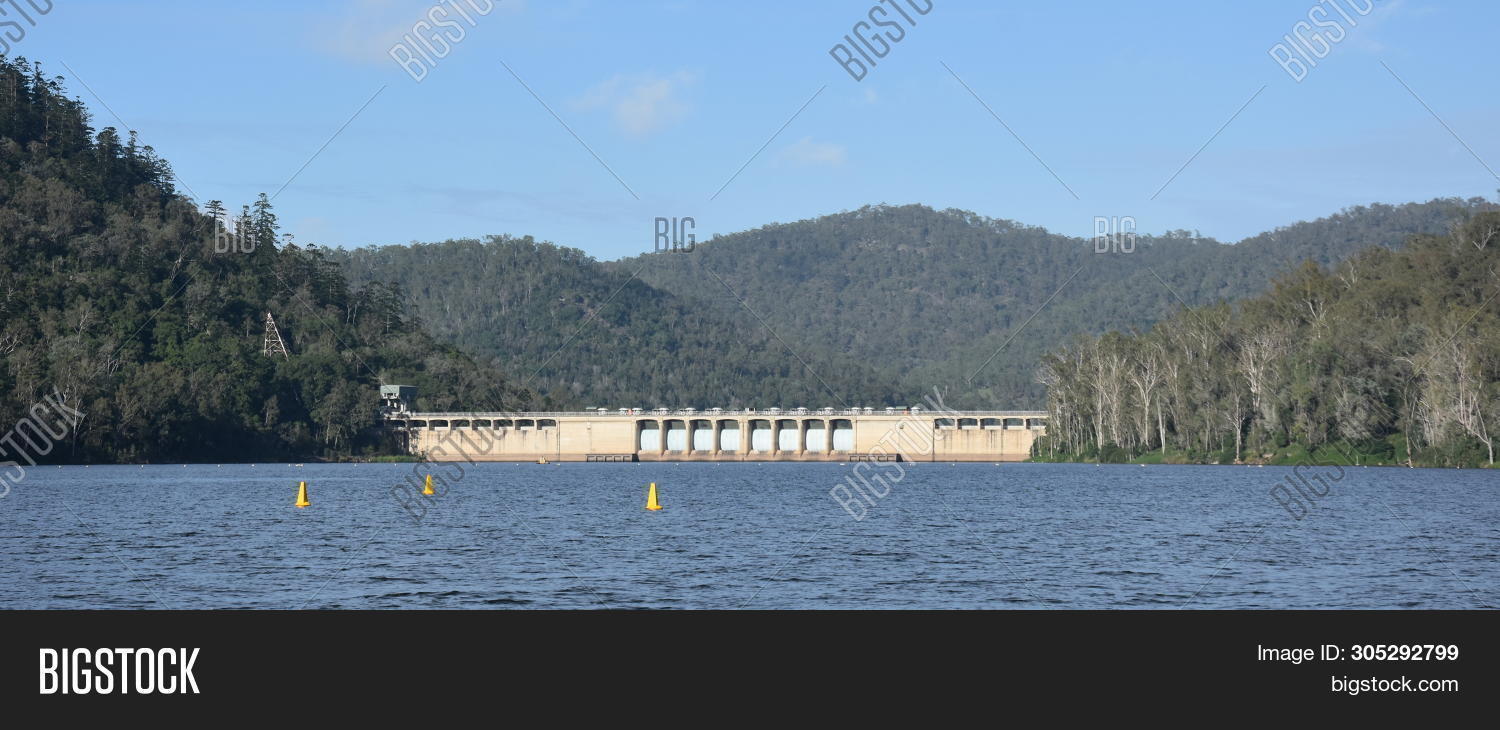 Somerset Dam Mass Image & Photo (Free Trial) | Bigstock