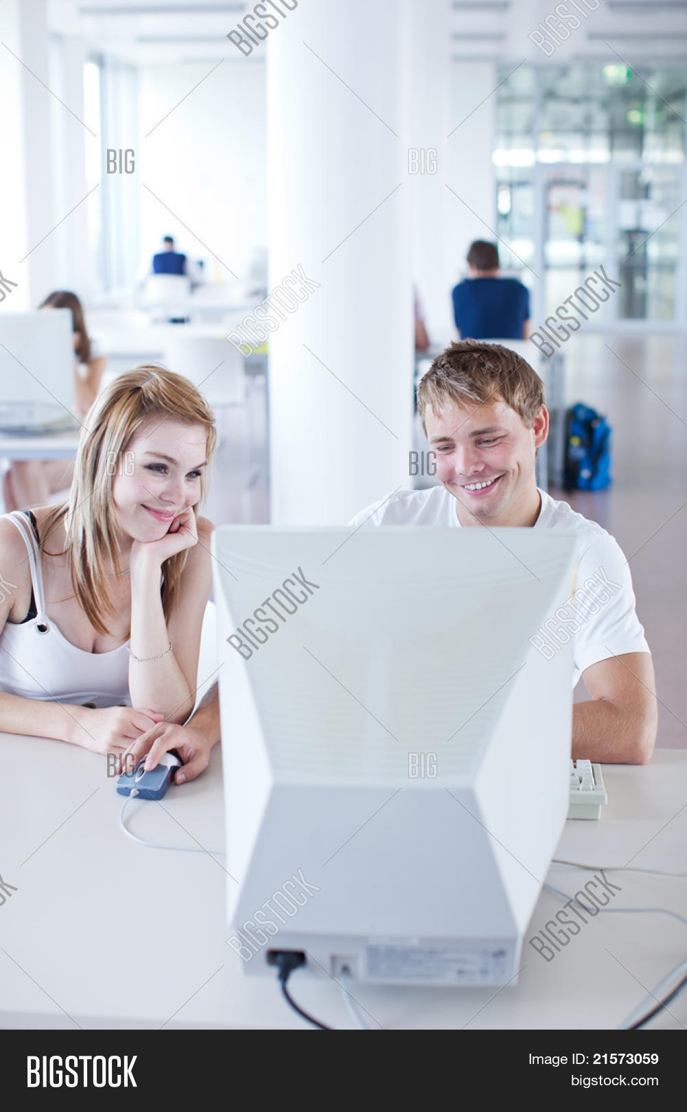 Twee afbeelding en foto (gratis proefversie) | Bigstock