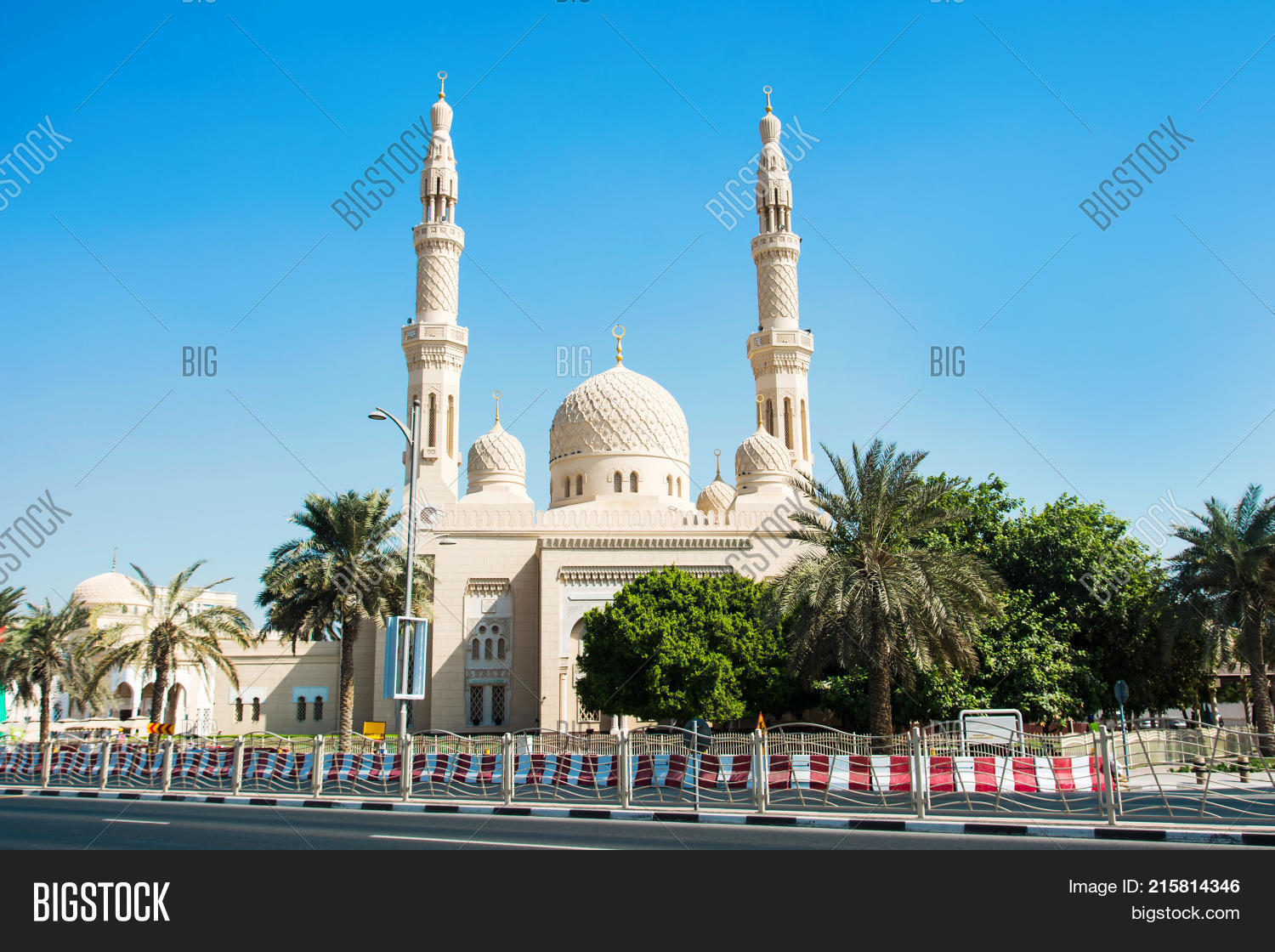 Jumeirah Mosque Dubai Image & Photo (Free Trial) | Bigstock