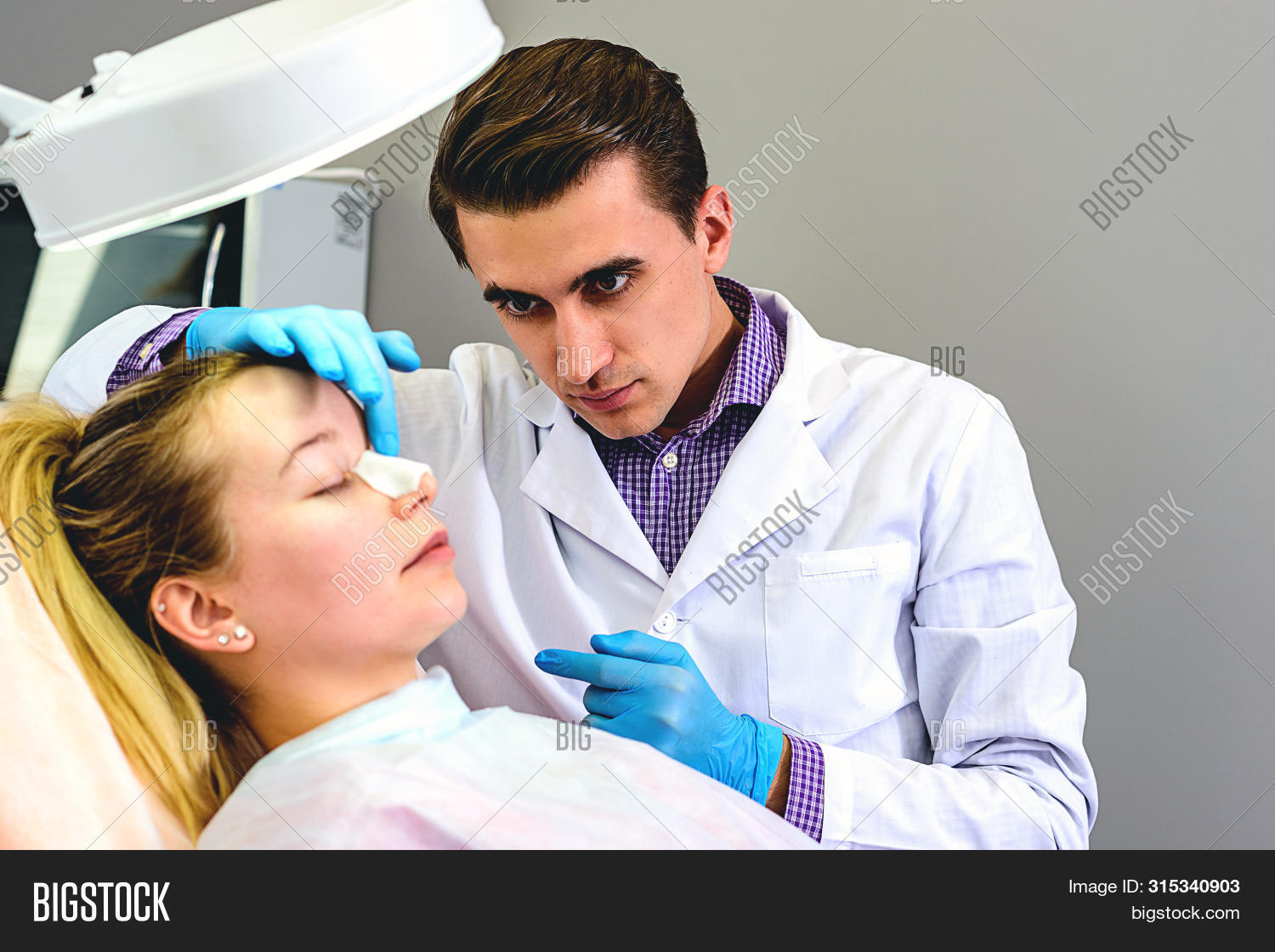 Doctor Prepares Image & Photo (Free Trial) | Bigstock