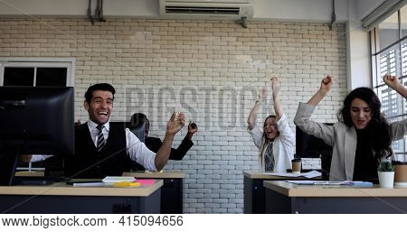 Business People Celebrating Images, Illustrations & Vectors (Free ...