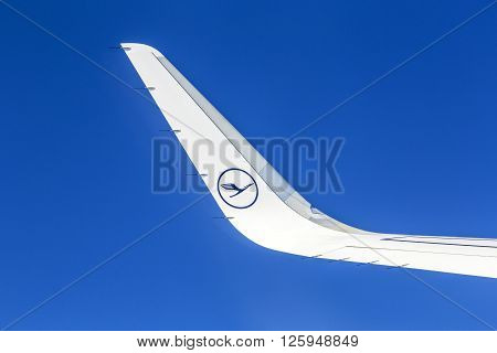 Left Wing Lufthansa Image & Photo (Free Trial) | Bigstock