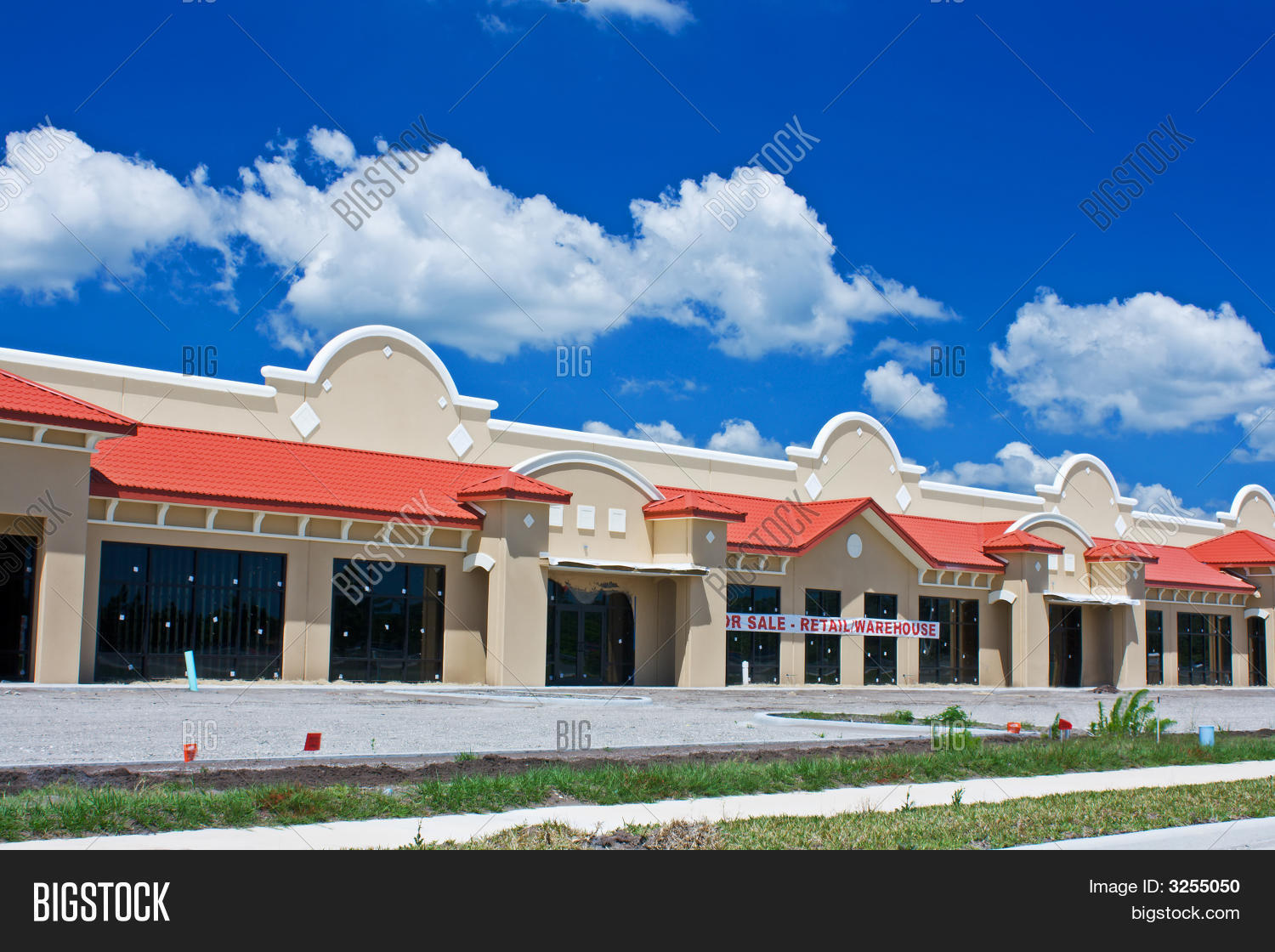 Strip Mall Image & Photo (Free Trial) | Bigstock