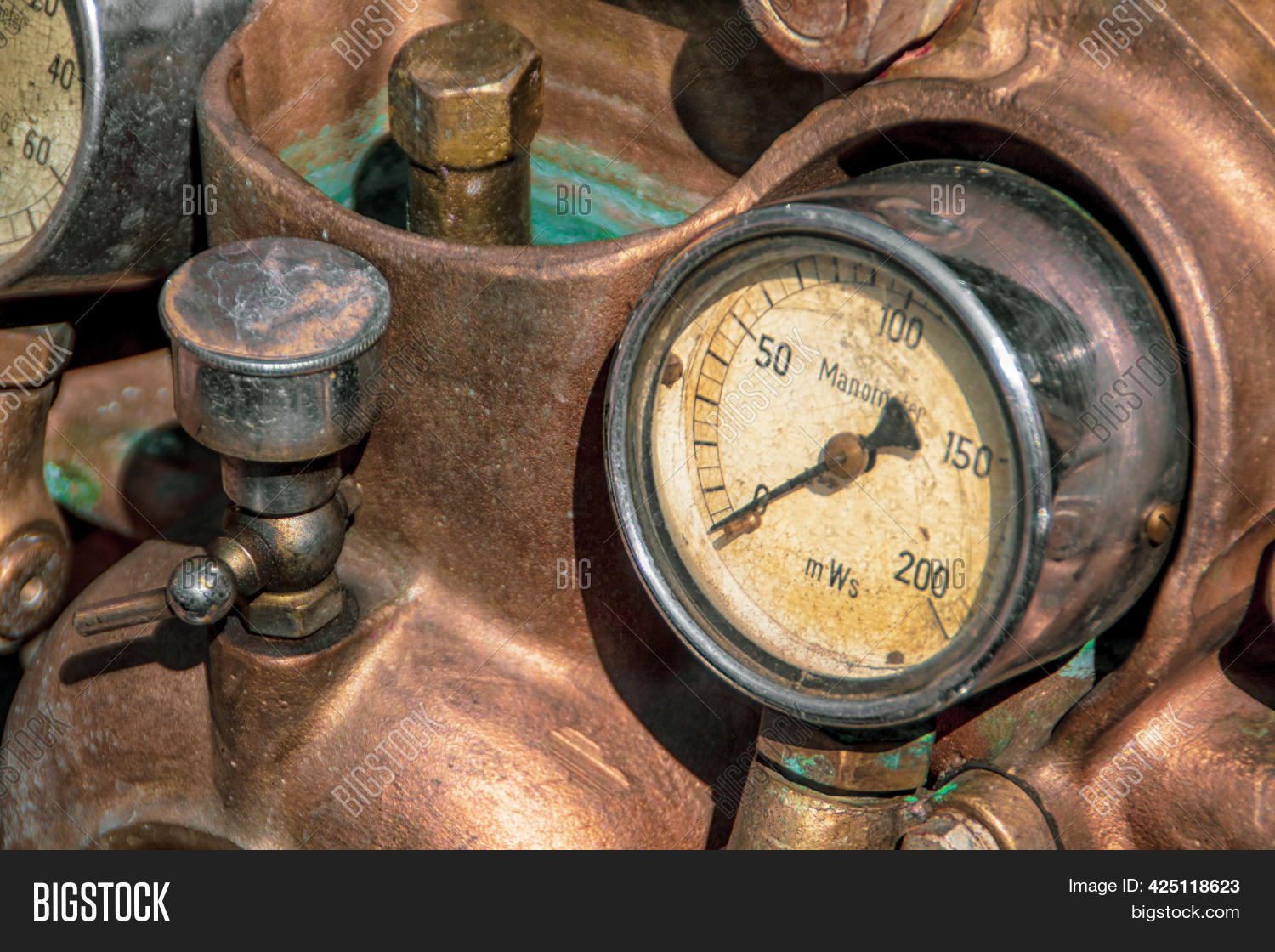 Close Old Manometer Image & Photo (Free Trial) | Bigstock