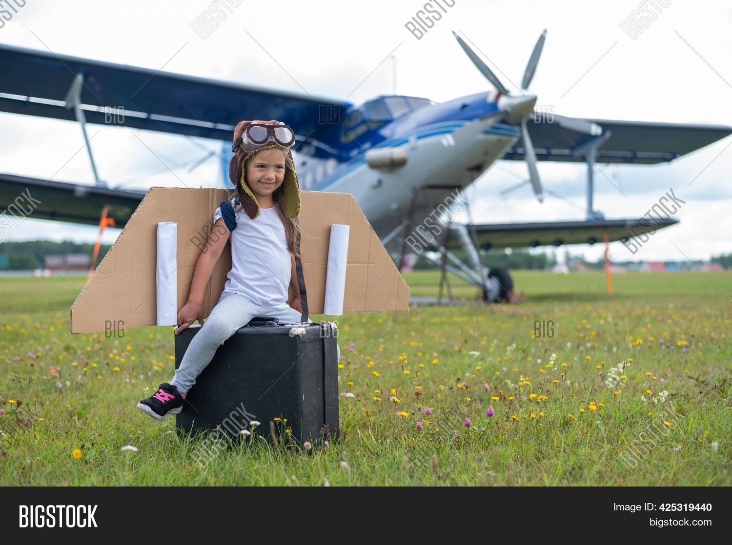 Little Girl Pilots Image & Photo (Free Trial) | Bigstock