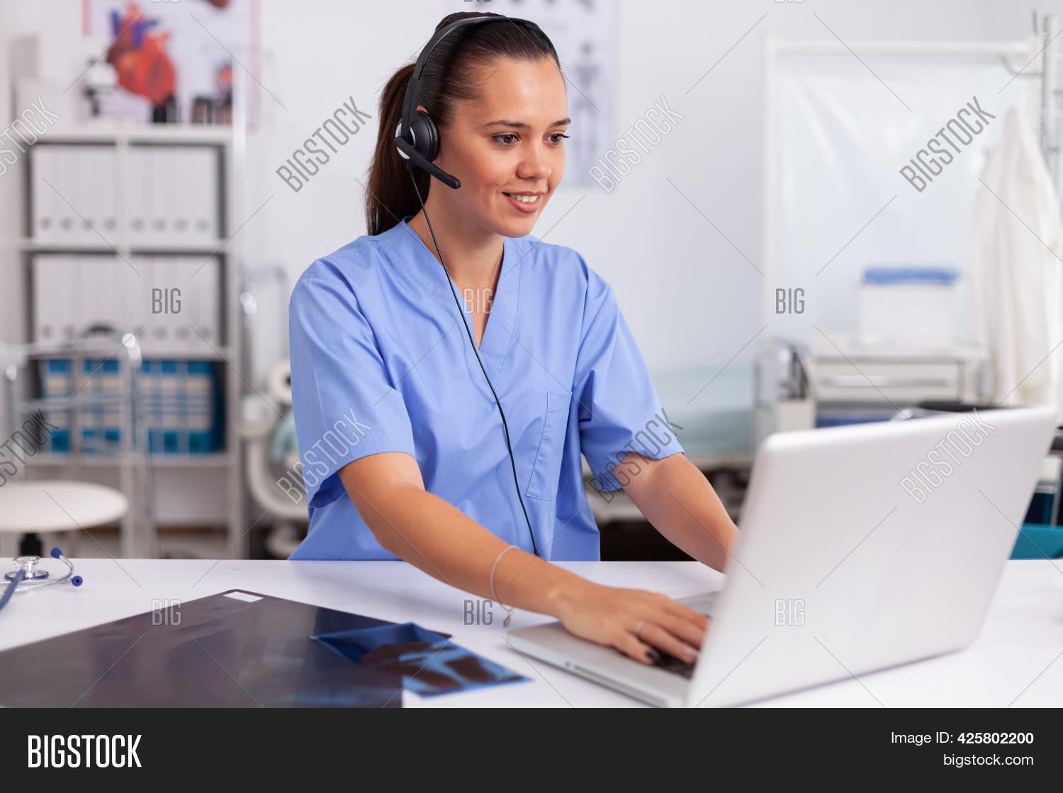 Medical Receptionist Image & Photo (Free Trial) | Bigstock