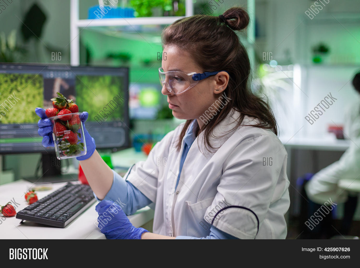 Biologist Researcher Image & Photo (Free Trial) | Bigstock