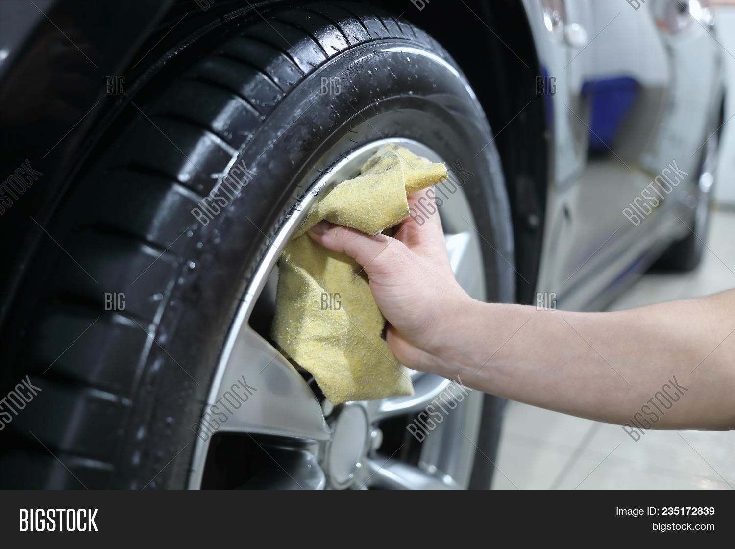 Washer Cars Wipes Image & Photo (Free Trial) | Bigstock