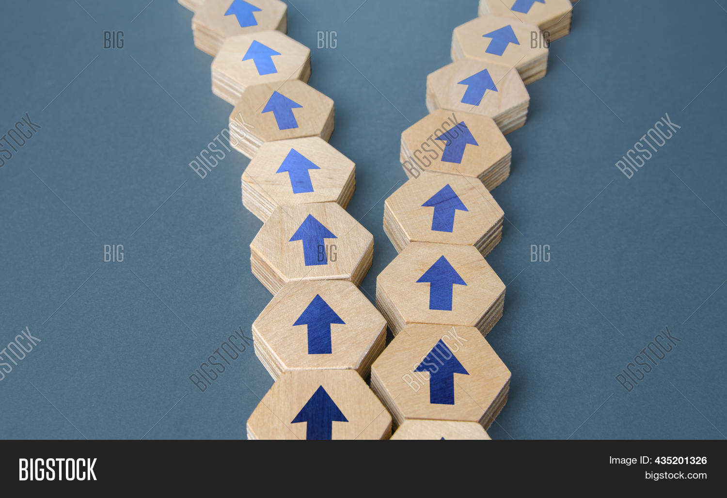 Chain Arrows Splits Image & Photo (Free Trial) | Bigstock
