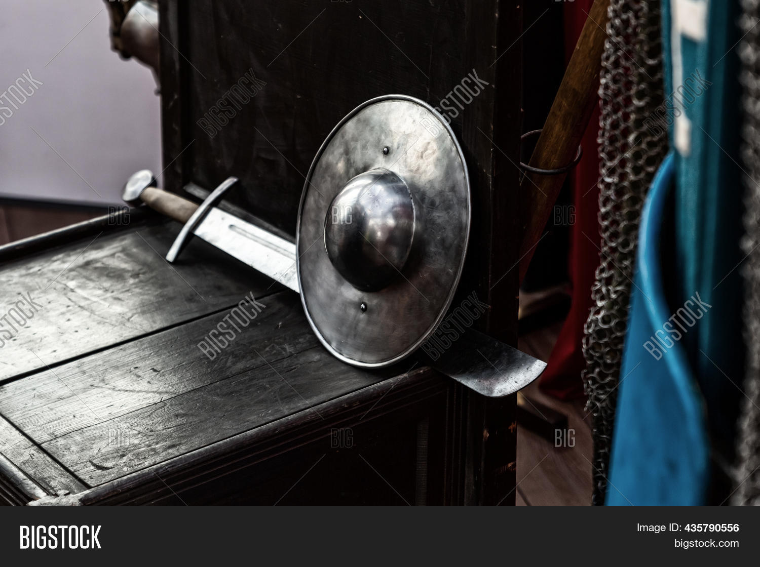 Wide Iron Sword Round Image & Photo (Free Trial) | Bigstock