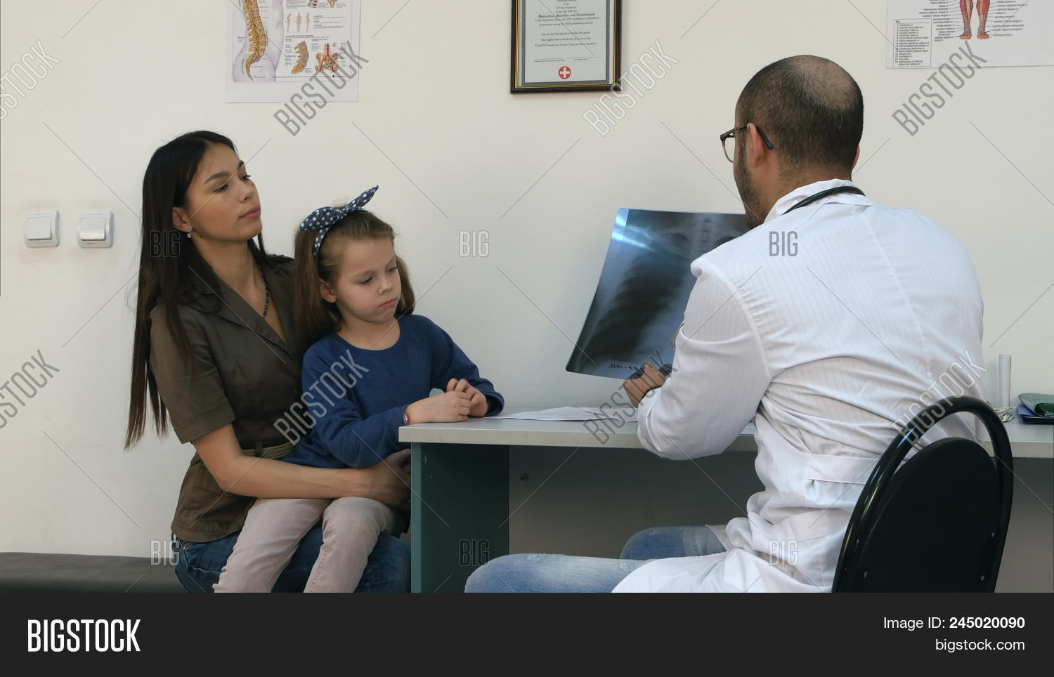 Doctor Explaining Image & Photo (Free Trial) | Bigstock