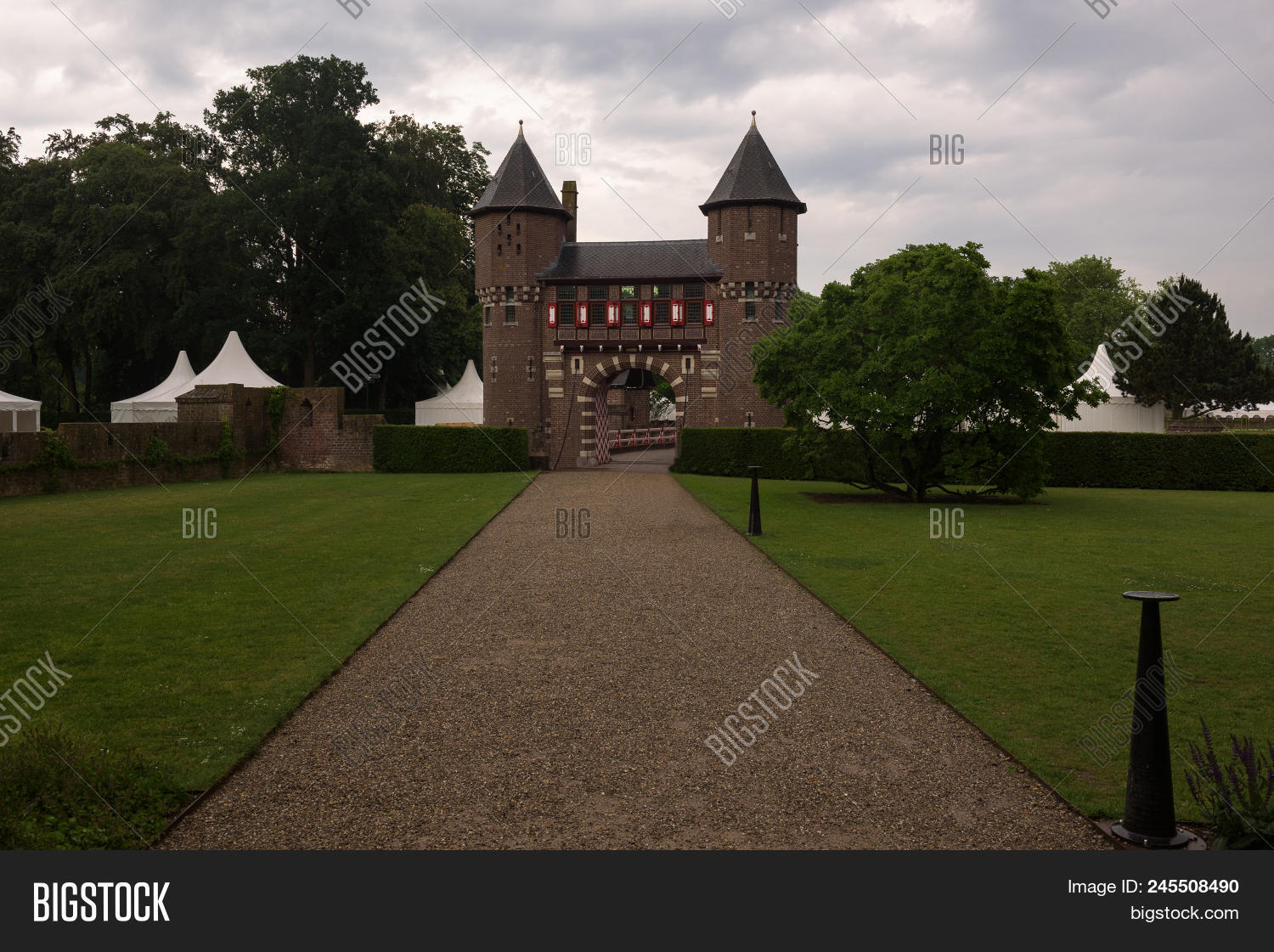 Entrance Gate Castle Image & Photo (Free Trial) | Bigstock