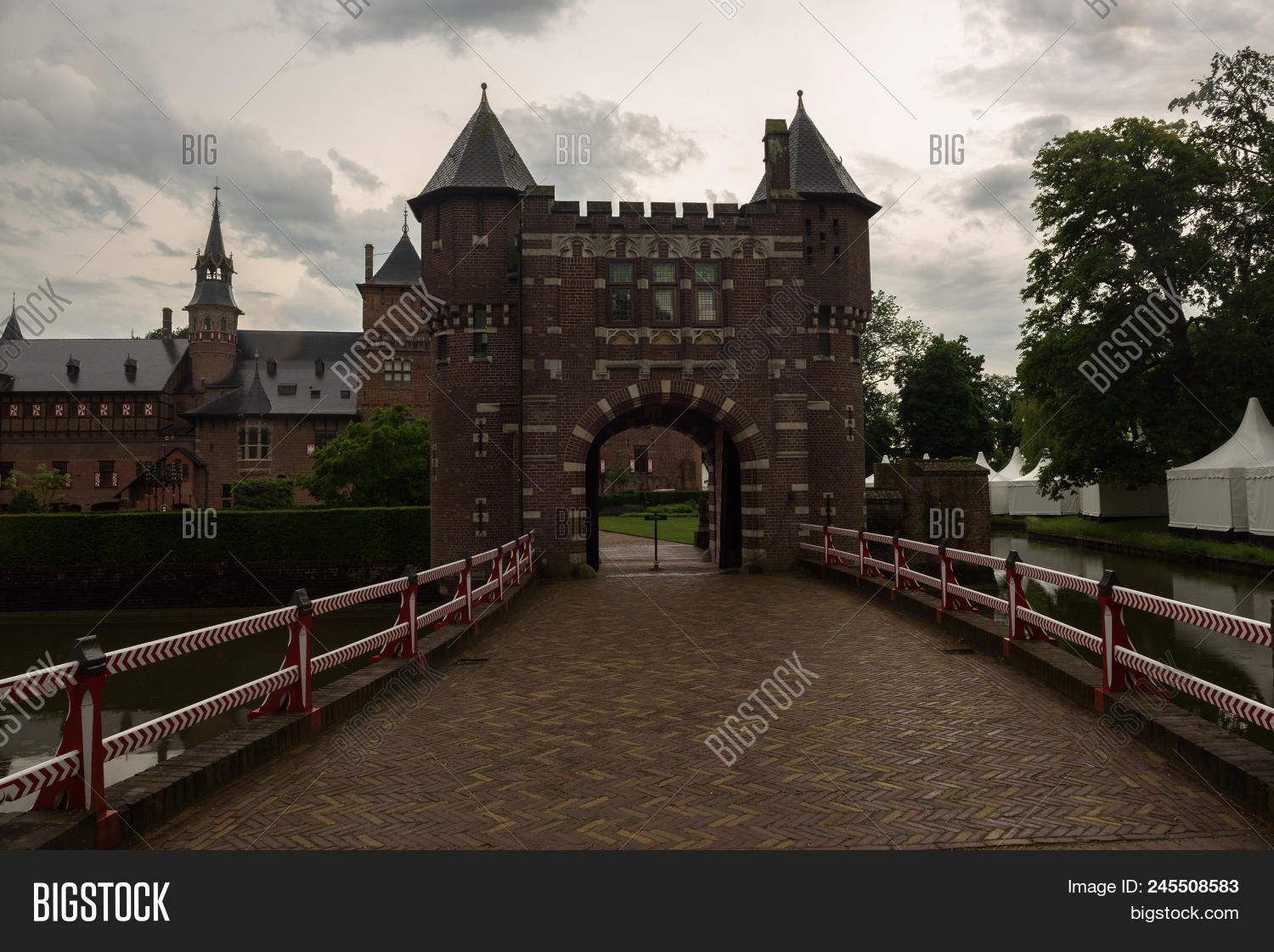 Entrance Gate Castle Image & Photo (Free Trial) | Bigstock
