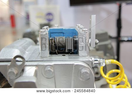 Cross Section Piston Image & Photo (Free Trial) | Bigstock