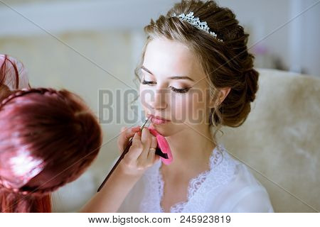 Wedding Makeup Artist Image & Photo (Free Trial) | Bigstock
