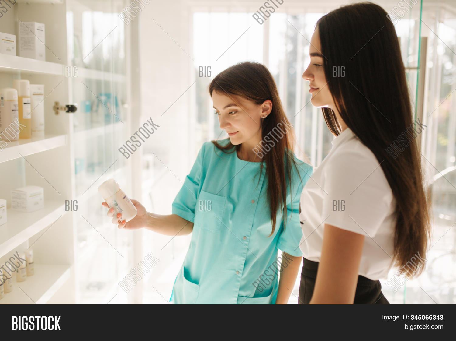 Female Cosmetologis Image & Photo (Free Trial) | Bigstock