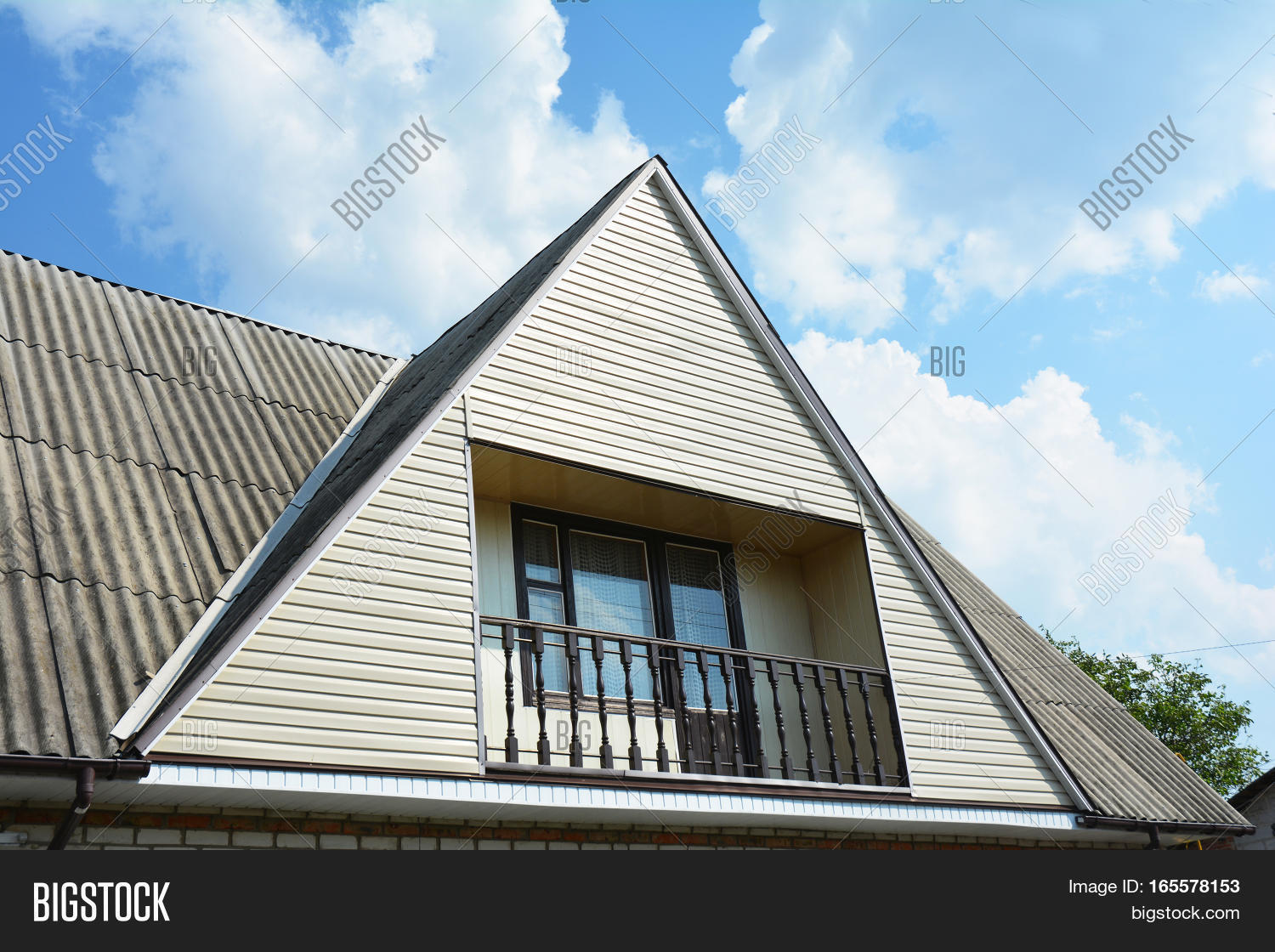 Gable Valley Type Roof Image & Photo (Free Trial) | Bigstock