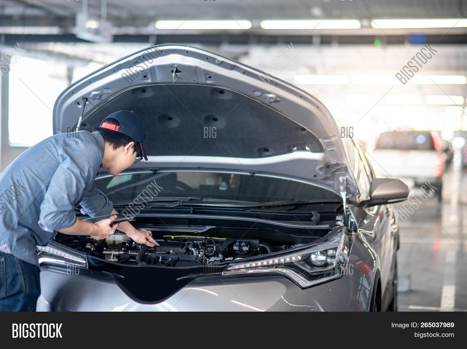 Asian Auto Mechanic Image & Photo (Free Trial) | Bigstock