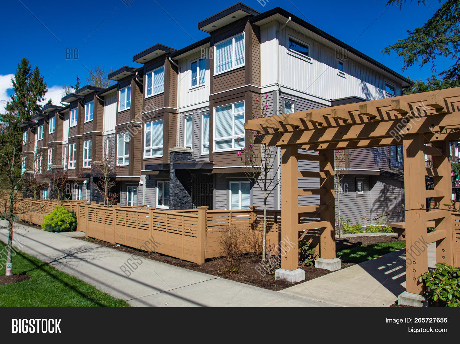 Modern Low Rise Wood Image & Photo (Free Trial) | Bigstock