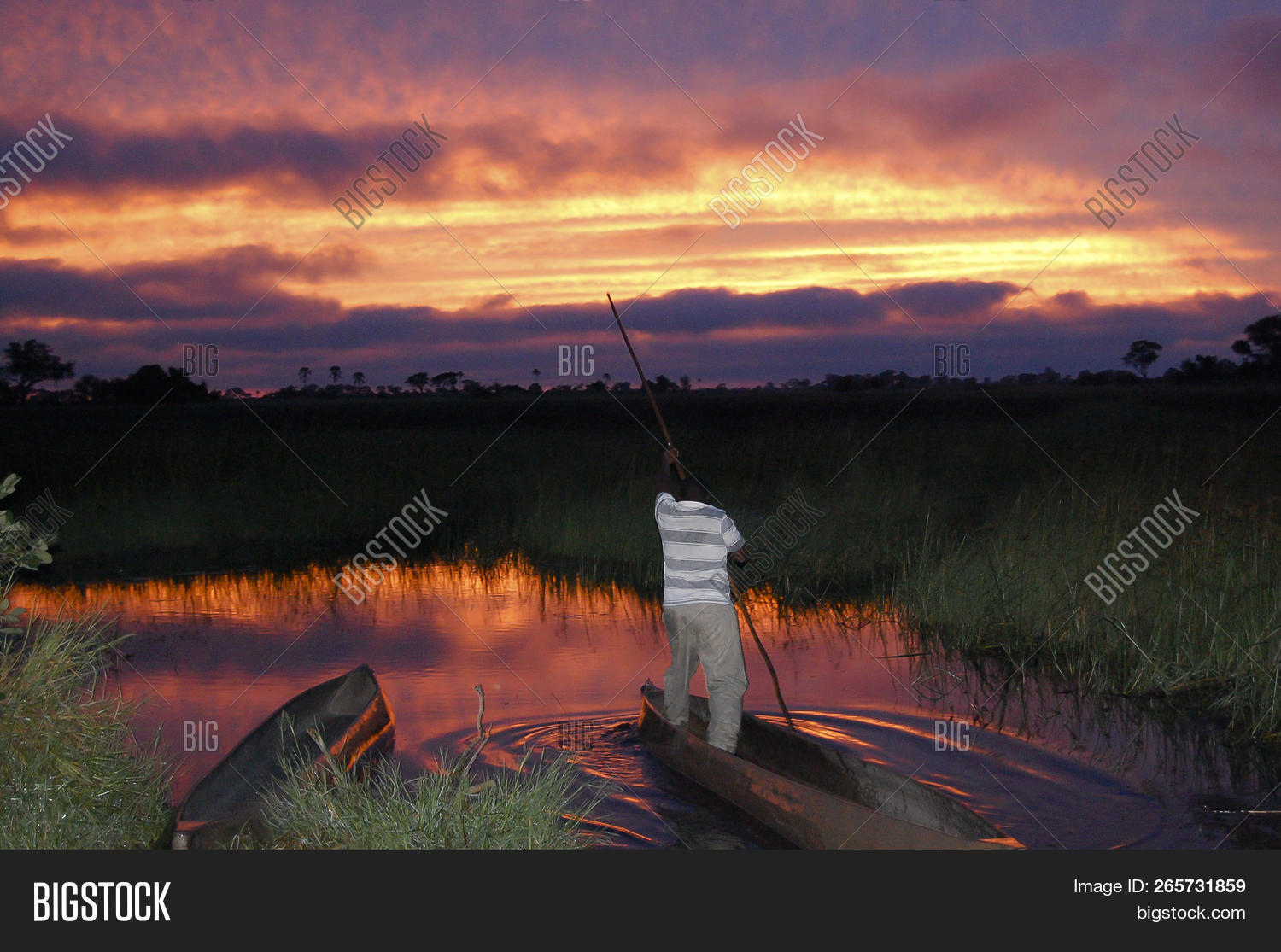 Man Makoro Boat - Image & Photo (Free Trial) | Bigstock