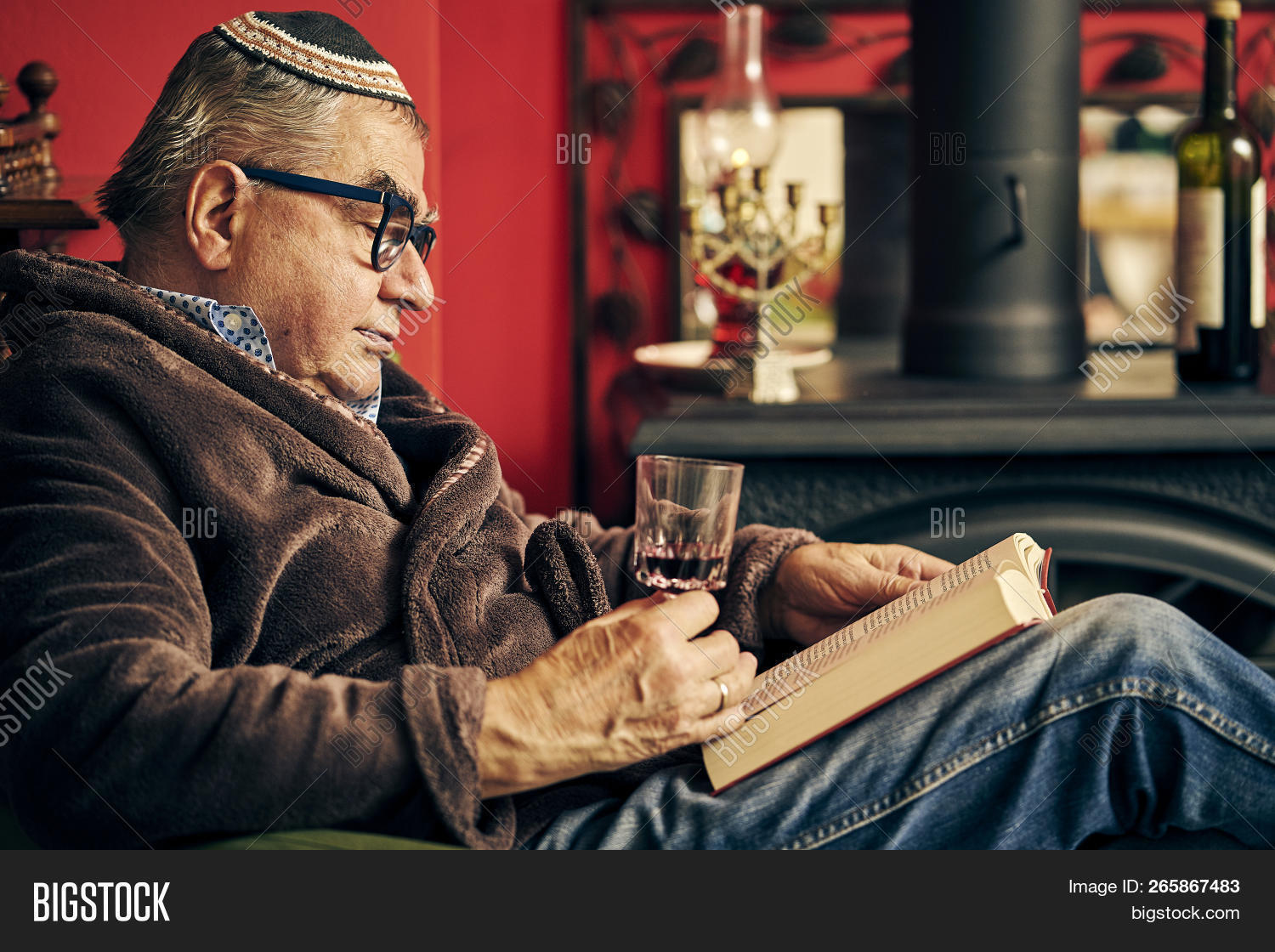 Jewish Senior Reading Image & Photo (Free Trial) | Bigstock